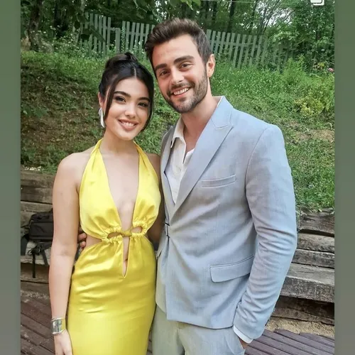ییعیت عمر و لیزگهسوسن در عروسی جیهان اعوالجان 💛 عکس ویسگون