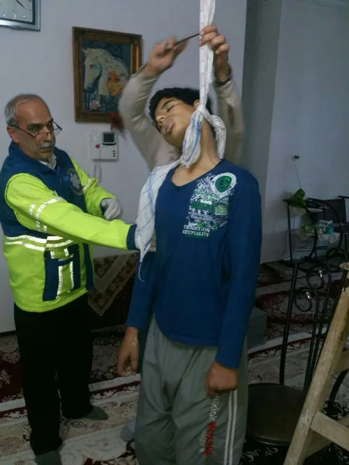این پسر بچه 14ساله هست ک خودشو اعدام کرد چون سر کلاس م عکس ویسگون